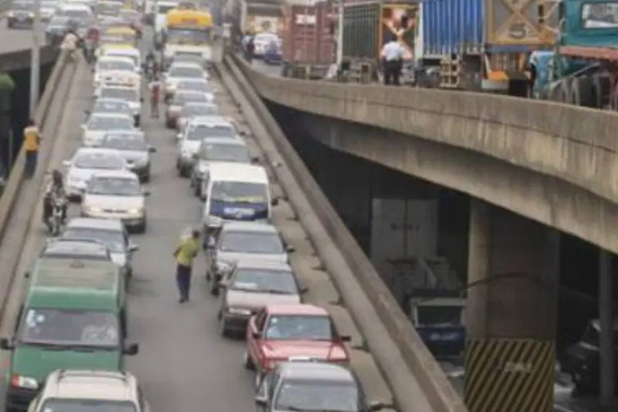 Lagos gives traders, mechanics ultimatum to vacate Marine Bridge - The ...
